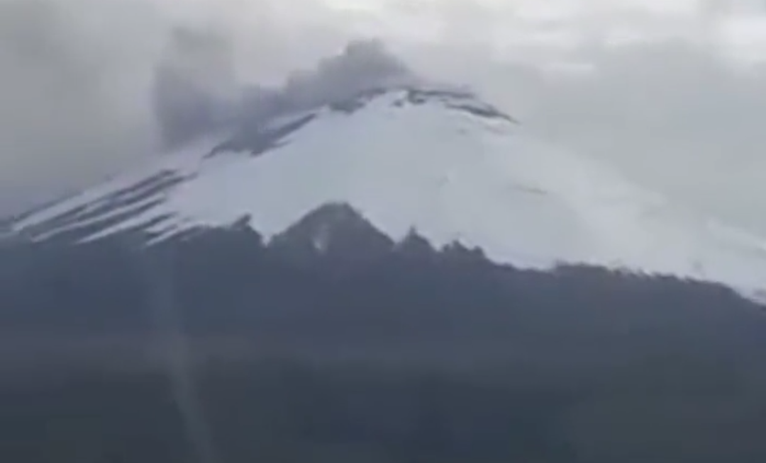Vulcão Cotopaxi expele cinzas em várias comunidades do Equador; veja ...