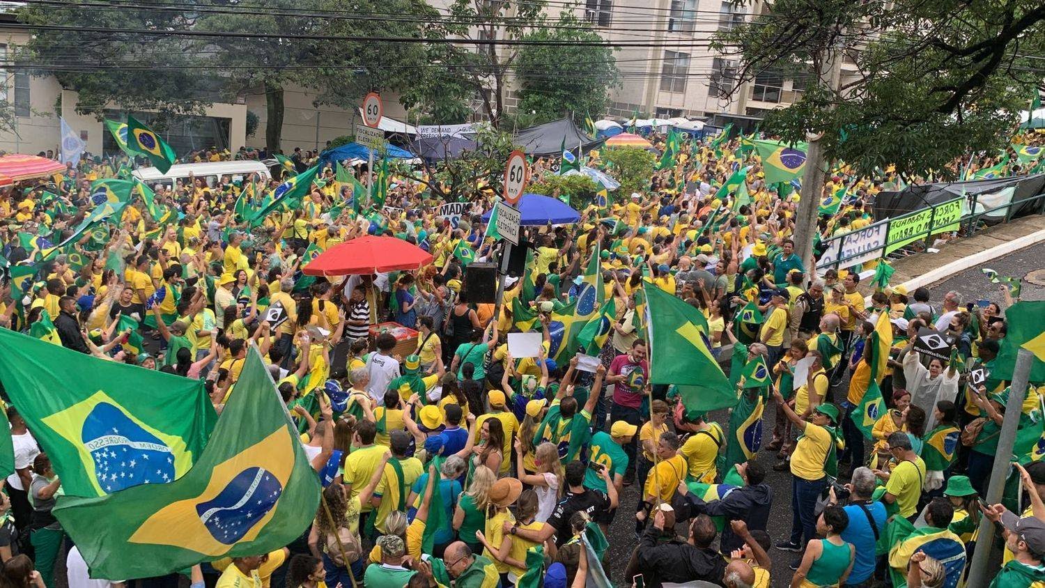 Manifestantes protestam contra a volta do PT nas principais cidades ...