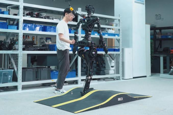 China desenvolve primeiro robô humanóide produzido em massa com ...