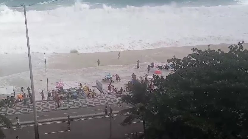 Ressaca incomum assusta o Rio de Janeiro " Nunca tinha visto o mar ...