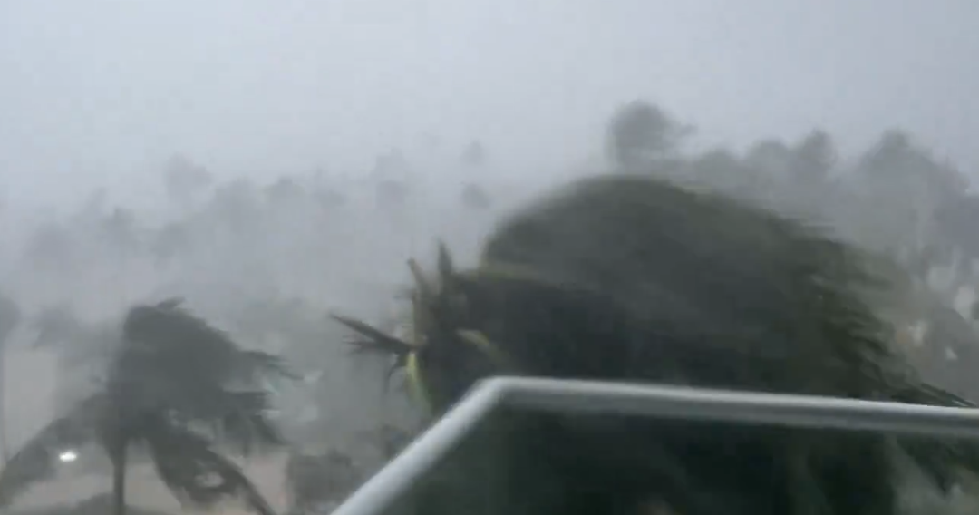 Furacão Beryl atinge a Jamaica com ventos fortes e chuvas extremas ...